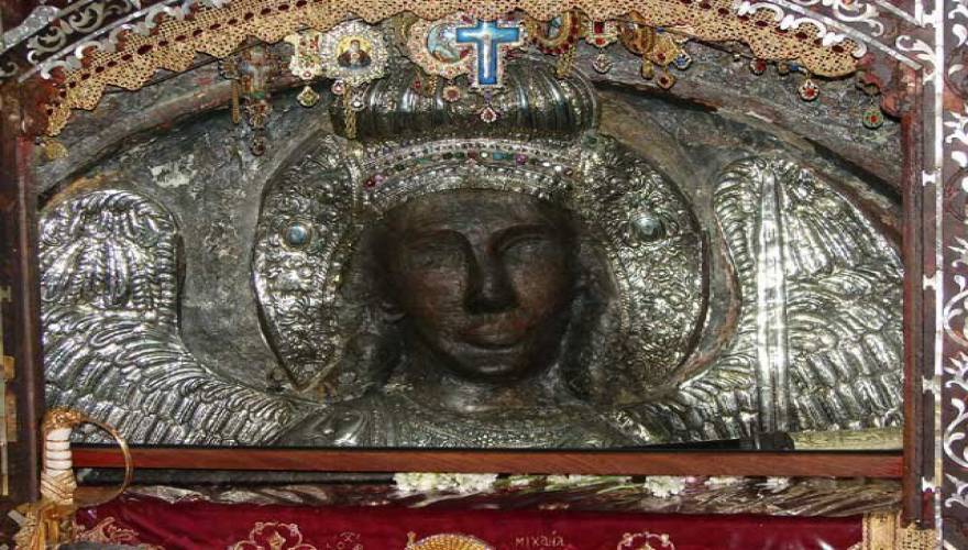 Το ΣΥΓΚΛΟΝΙΣΤΙΚΟ θαύμα του Ταξιάρχη στον μικρό Παρασκευά του χαρίζει ...