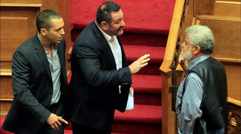 ΓΕΛΑΝΕ και οι ΠΕΤΡΕΣ με το σχόλιο τηλεοπτικής εκπομπής: ” Γλίτωσε ΑΓΡΙΟ ...