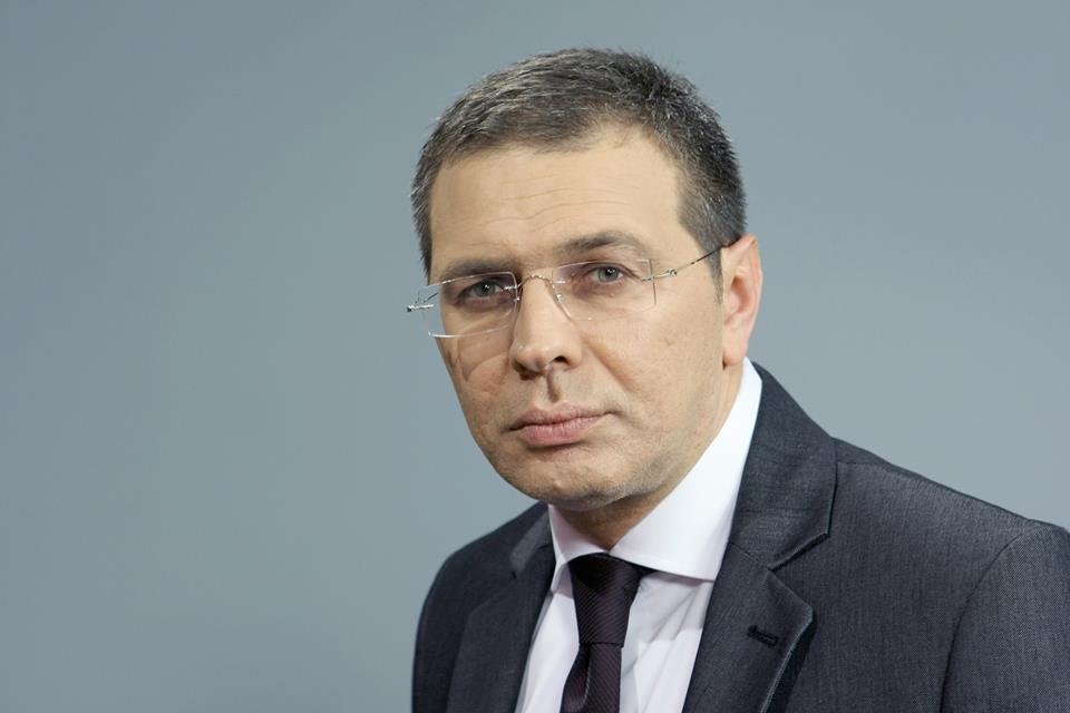 Classify right wing media personality Stefanos Xios