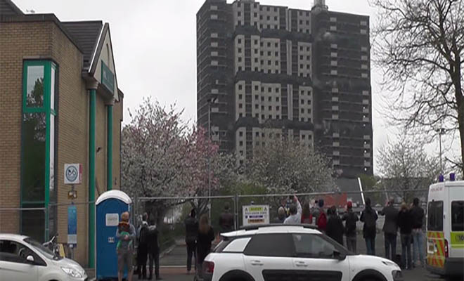 Κι ενώ είσαι έτοιμος να βιντεοσκοπήσεις την κατεδάφιση ενός κτηρίου ...