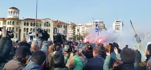 Στα “ΚΑΓΚΕΛΑ” η αγροτιά! Επεισόδια με ΜΑΤ στο κέντρο της Θεσσαλονίκης ...