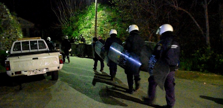 ΒΡΑΖΕΙ ΟΛΟ ΤΟ ΝΗΣΙ! ΟΛΟΝΥΚΤΙΕΣ ΣΥΜΠΛΟΚΕΣ ΛΑΘΡΟΜΕΤΑΝΑΣΤΩΝ ΣΤΗ ΧΙΟ ...