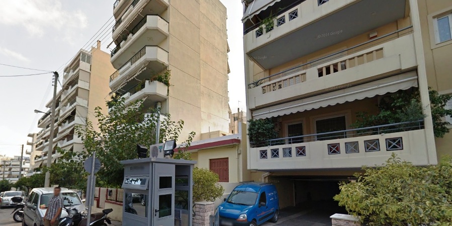 ΣΥΓΚΕΝΤΡΩΣΗ ΕΞΩ ΑΠΟ ΤΟ ΣΠΙΤΙ ΤΟΥ ΤΣΙΠΡΑ – ΚΑΤΟΙΚΟΙ ΤΗΣ ΚΥΨΕΛΗΣ ΞΥΠΝΗΣΑΝ ...