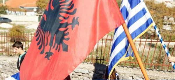 ΣΤΡΑΒΟΚΟΙΤΑΝΕ ΟΙ ΑΛΒΑΝΟΙ ΤΗΝ ΕΛΛΑΔΑ: Παρόλο που ελληνικό χρήμα ...