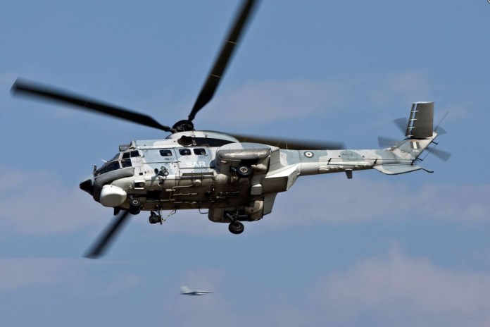 Super Puma: Η στιγμή της διάσωσης πληρώματος καραβιού – Βίντεο ...