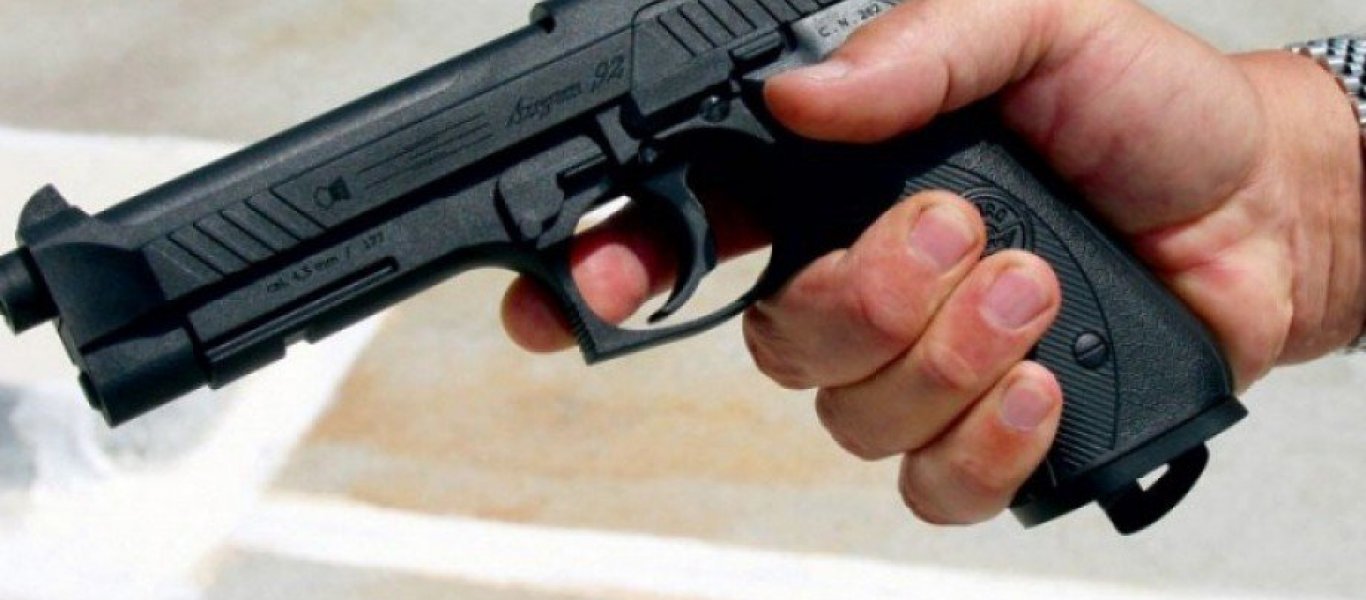 ΑΝΑΤΡΙΧΙΑΣΤΙΚΟ ΒΙΝΤΕΟ! Ρώσος πυροβολεί στο κεφάλι φίλου του για να ...