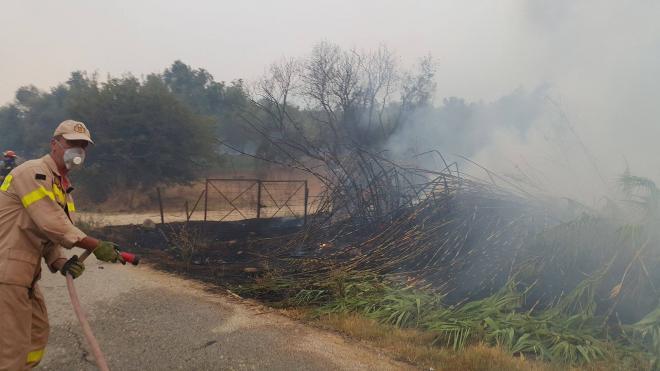 ΠΥΡΙΝΗ ΚΟΛΑΣΗ ΣΤΗ ΔΥΤΙΚΗ ΑΧΑΙΑ: Στις φλόγες παραδόθηκαν σπίτια στο ...