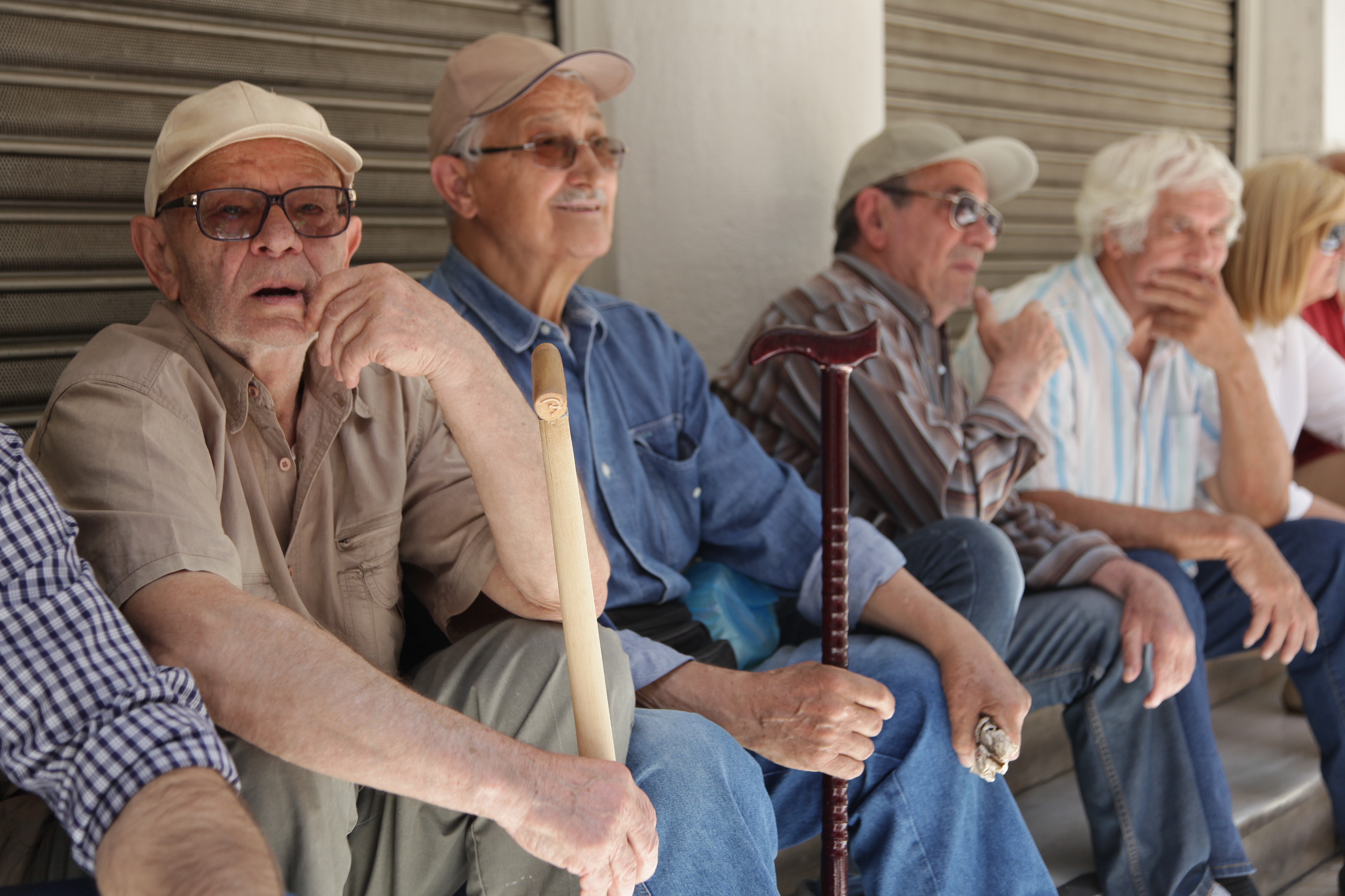 ΡΗΜΑΞΑΤΕ ΤΑ ΓΕΡΟΝΤΑΚΙΑ – Έως τρία μηνιάτικα οι απώλειες στις συντάξεις ...
