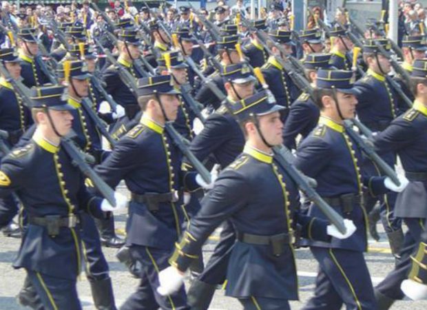 ΠΡΟΣΒΟΛΗ κατά των ΕΝΟΠΛΩΝ ΔΥΝΑΜΕΩΝ! – Makeleio.gr