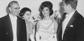 ΦΟΒΕΡΟ ΝΤΟΚΟΥΜΕΝΤΟ: Ο Καραμανλής και η Αμαλία Μεγαπάνου με τον Τζον ...