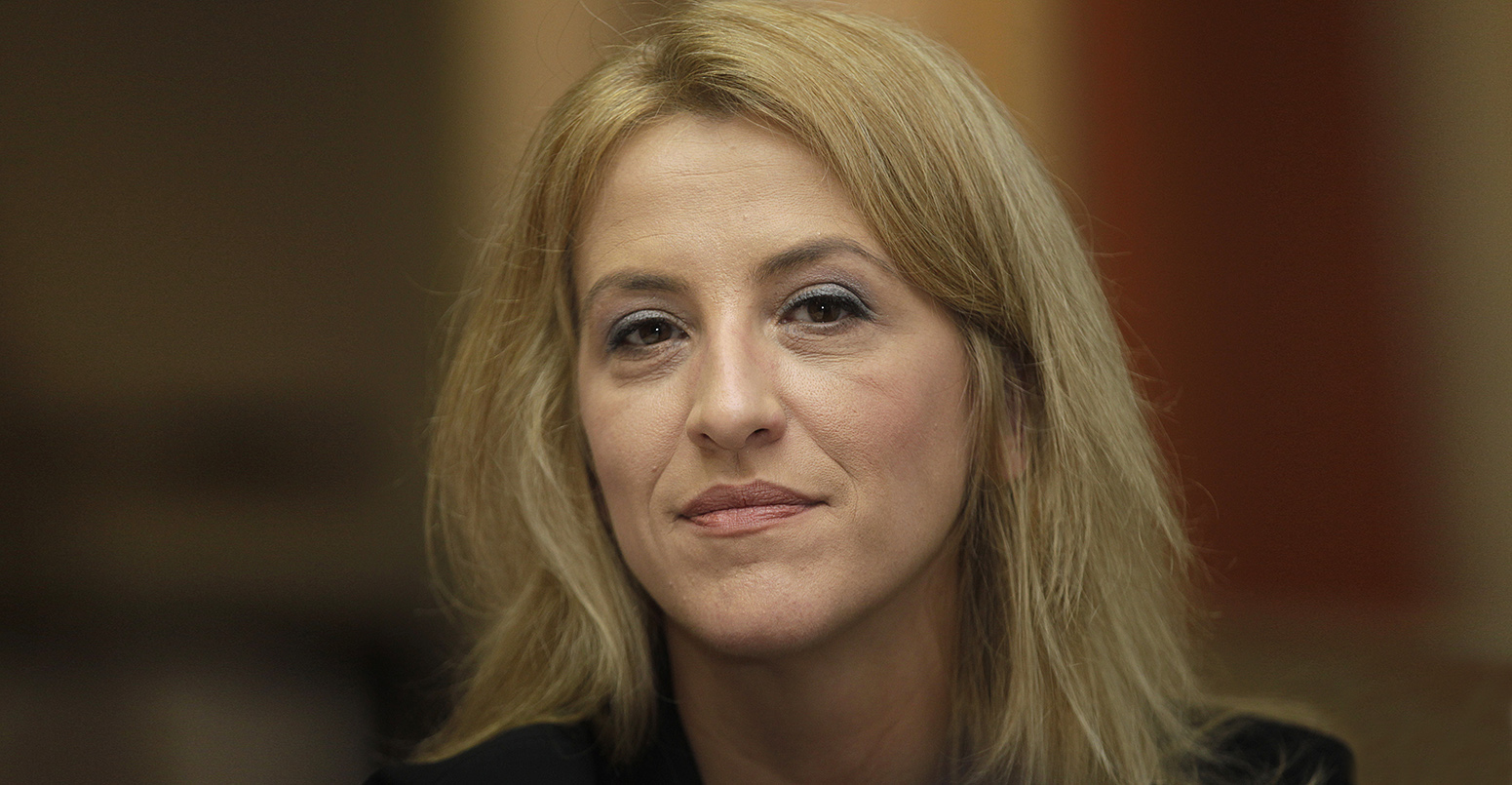 ΔΕΙΤΕ ΠΟΙΑ ΨΗΦΙΣΑΤΕ και ΚΑΜΑΡΩΣΤΕ ΤΗΝ! Ρένα Δούρου: Έδωσε 20000 ευρώ σε ...