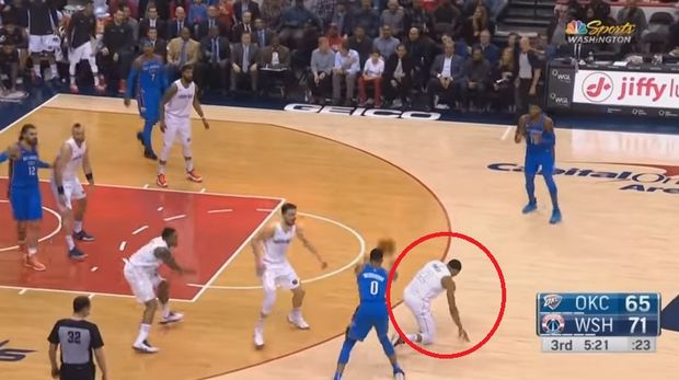 ΤΙ ΛΕΣ ΤΩΡΑ; Ο ορισμός του unfair play σε αγώνα του ΝΒΑ! (ΒΙΝΤΕΟ ...