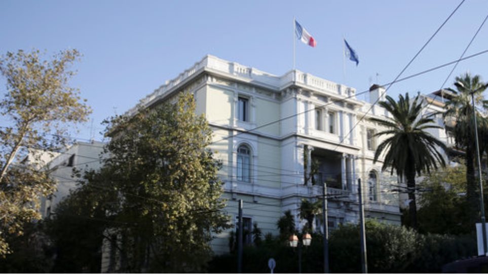 «Ρουβίκωνας»: Επίθεση με μπογιές στη γαλλική πρεσβεία – Makeleio.gr