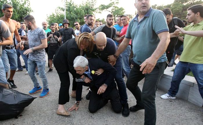 ΣΤΑ ΧΕΡΙΑ ΣΗΚΩΝΟΥΝ ΤΑ ΜΕΜΕΤΙΑ ΤΟΝ ΜΠΟΥΤΑΡΗ! Προβοκατόρικο δημοσίευμα ...