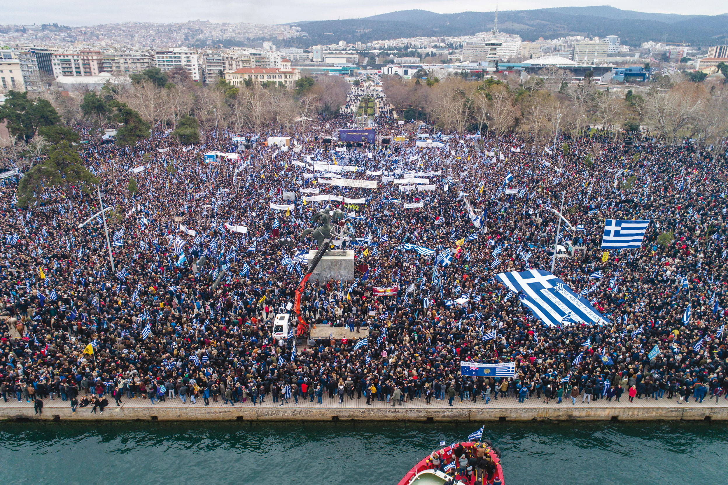 ΛΑΪΚΗ ΕΞΕΓΕΡΣΗ ΚΑΙ ΞΕΣΗΚΩΜΟΣ – ΤΣΟΥΝΑΜΙ ΛΑΟΥ ΚΑΤΕΒΑΙΝΕΙ ΣΤΟΥΣ ΔΡΟΜΟΥΣ ...