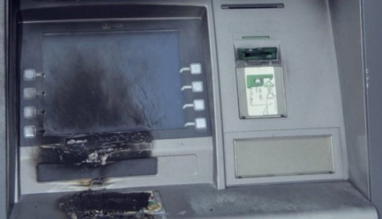 ΑΠΙΣΤΕΥΤΟ ΚΟΛΠΟ! ΔΕΙΤΕ πως ξάφρισαν 1.500 ευρώ με ένα σύρμα! – Makeleio.gr