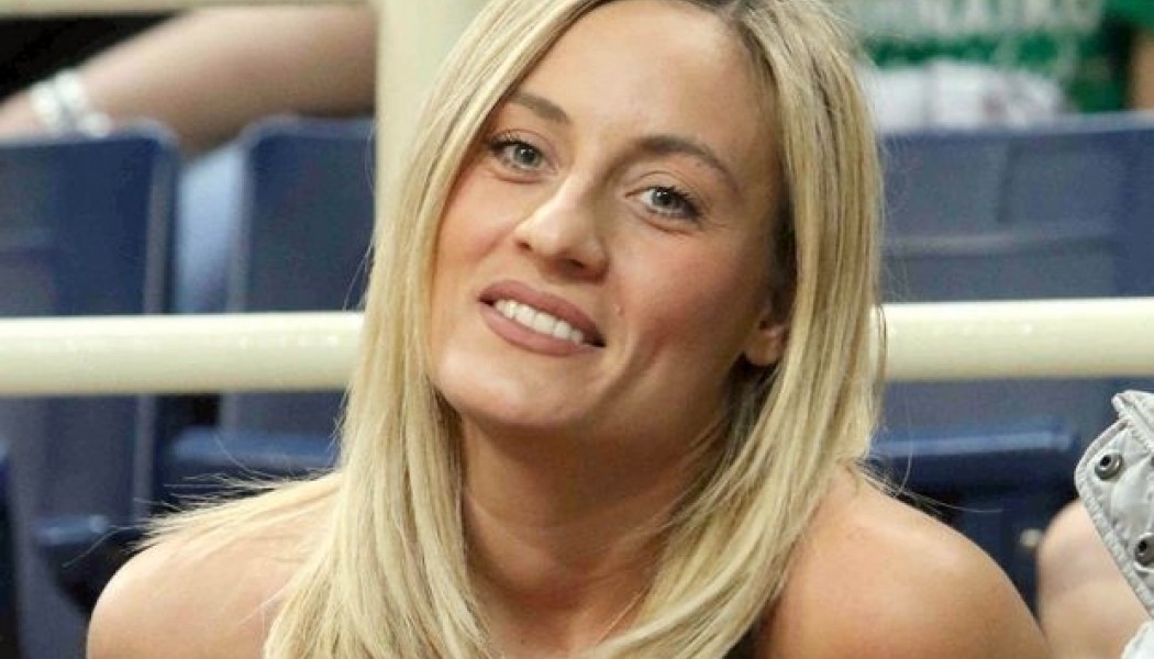 Oι παπαράτσι έπιασαν τη Μελέτη γυμνόστηθη – Τι προσόντα είναι αυτά Θεέ ...