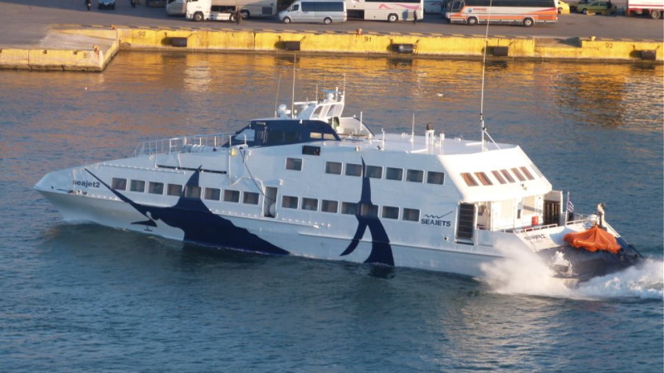 Μηχανική βλάβη στο πλοίο Sea Jet II – Επιστρέφει Πειραιά από Σέριφο με ...