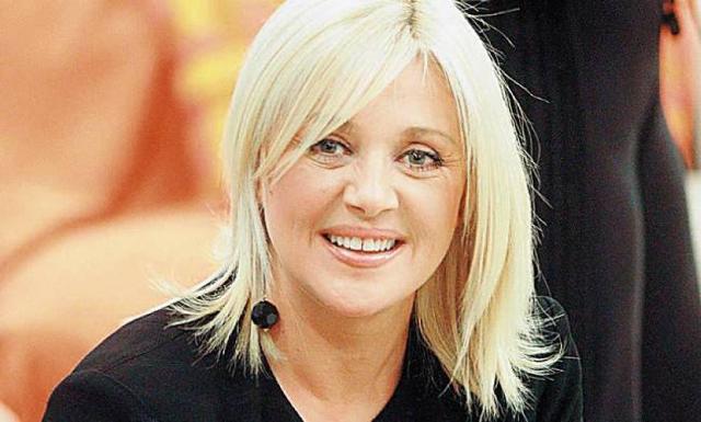 Ρούλα Κορομηλά: Δείτε τη με μαγιό στα 61 της! (BINTEO) – Makeleio.gr