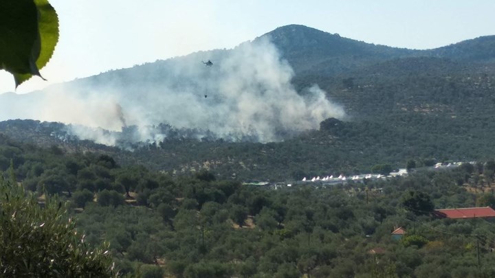 ΣΥΝΑΓΕΡΜΟΣ ΣΤΗ ΛΕΣΒΟ! ΛΑΘΡΟ καίνε το νησί – Πύρινη κόλαση στη Μόρια ...