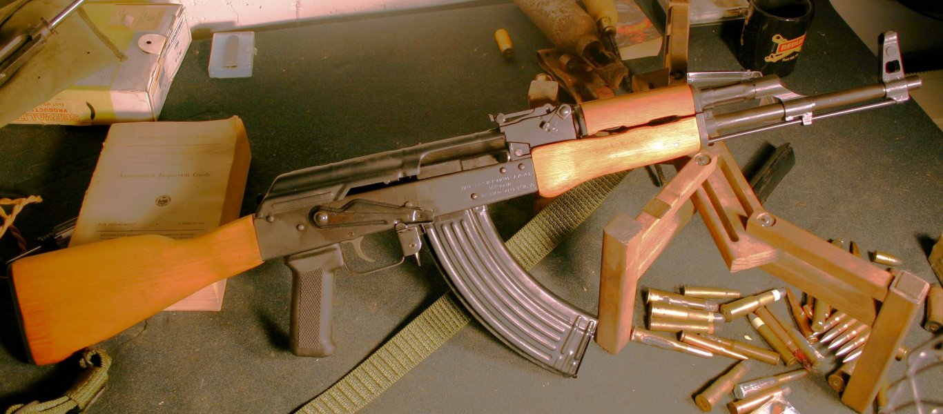 Αλβανικά ξεκαθαρίσματα λογαριασμών με ΑΚ-47 Καλάσνικοφ στο κέντρο της ...