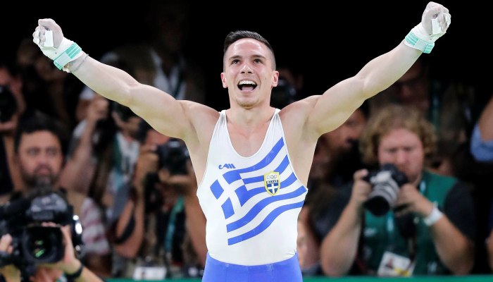 Λευτέρης Πετρούνιας: Ο εν ζωή θρύλος που γεννήθηκε σε λάθος χώρα ...