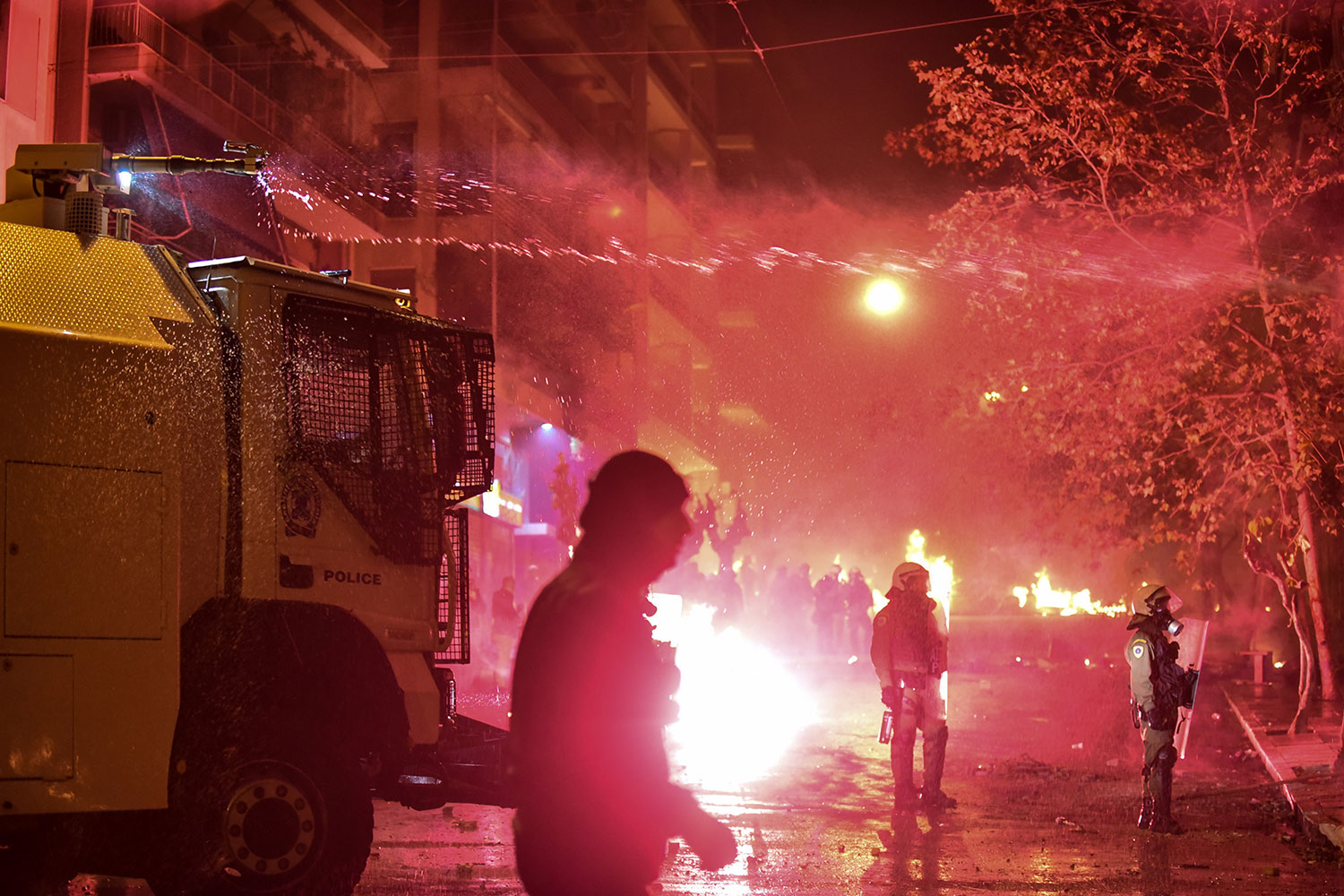 ΝΥΧΤΑ ΤΟΥ ΑΓΙΟΥ ΒΑΡΘΟΛΟΜΑΙΟΥ! ΣΟΒΑΡΑ ΕΠΕΙΣΟΔΙΑ ΚΑΙ ΚΑΤΑΣΤΡΟΦΕΣ ΣΕ ΑΘΗΝΑ ...
