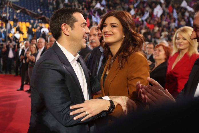 ΒΙΑΖΕΤΑΙ ΝΑ ΤΗΝ ΚΑΝΕΙ ΔΗΜΑΡΧΙΝΑ Ο ΣΑΛΙΑΡΗΣ ΤΗΝ ΝΟΤΟΠΟΥΛΟΥ ΠΟΥ ΠΑΕΙ ...