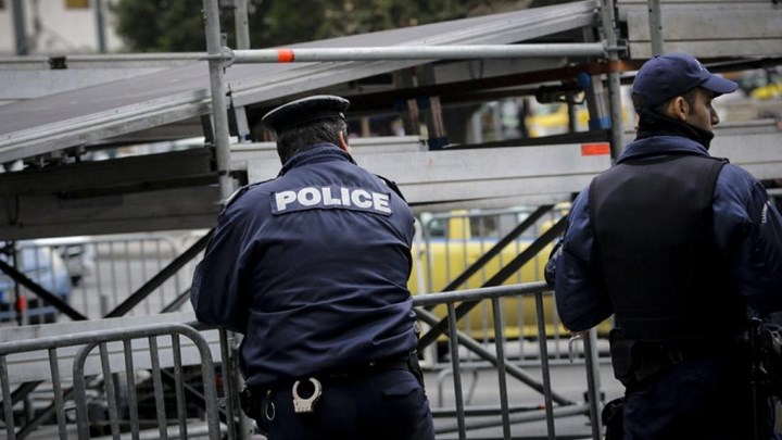 ΜΥΡΙΖΕΙ ΜΠΑΡΟΥΤΙ ΑΠΟΨΕ! Συγκεντρώσεις αντιεξουσιαστών και χρυσαυγιτών ...