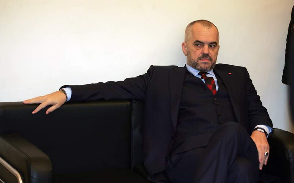 ΧΑΟΣ στην Αλβανία: “Ράμα, φύγε…” – Makeleio.gr