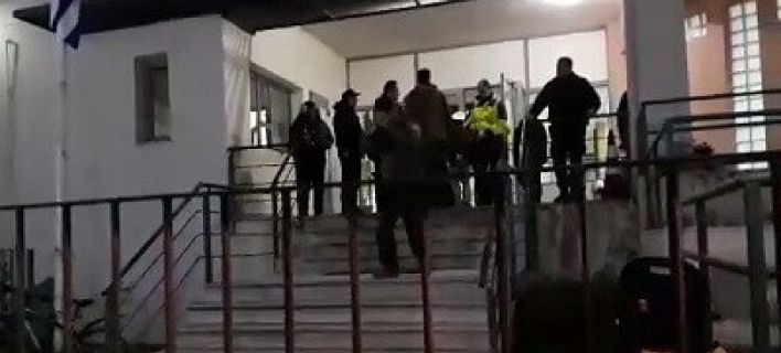 Η ΚΟΚΚΙΝΗ ΧΟΥΝΤΑ ΞΑΝΑΧΤΥΠΑ! Προσαγωγές για συγκέντρωση διαμαρτυρίας σε ...