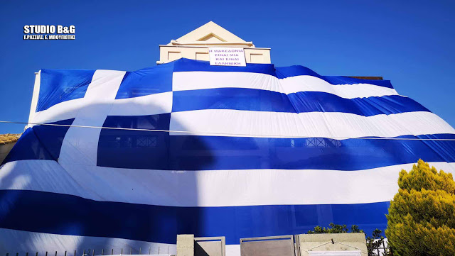 ΕΥΓΕ ΡΕ ΜΑΓΚΑ: Ο κάτοικος που στόλισε επετειακά το σπίτι του με ...
