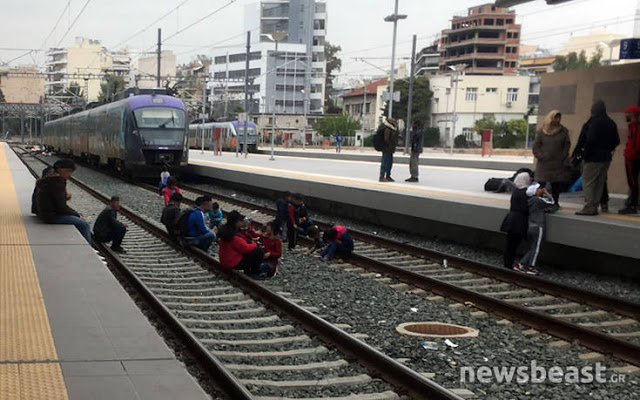 ΤΩΡΑ! ΤΟ ΤΡΕΝΟ ΓΙΑ ΤΗΝ ΘΕΣΣΑΛΟΝΙΚΗ ΔΕΝ ΕΦΥΓΕ ΠΟΤΕ! ΚΑΤΕΛΑΒΑΝ τον Σταθμό ...