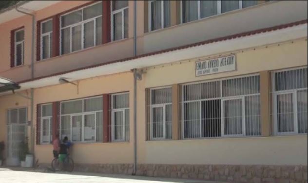 ΑΠΙΣΤΕΥΤΗ ΠΡΟΚΛΗΣΗ από βρωμερό ΜΠΟΛΣΕΒΙΚΟ ΚΑΘΗΓΗΤΗ! Δείτε τι έκθεση ...