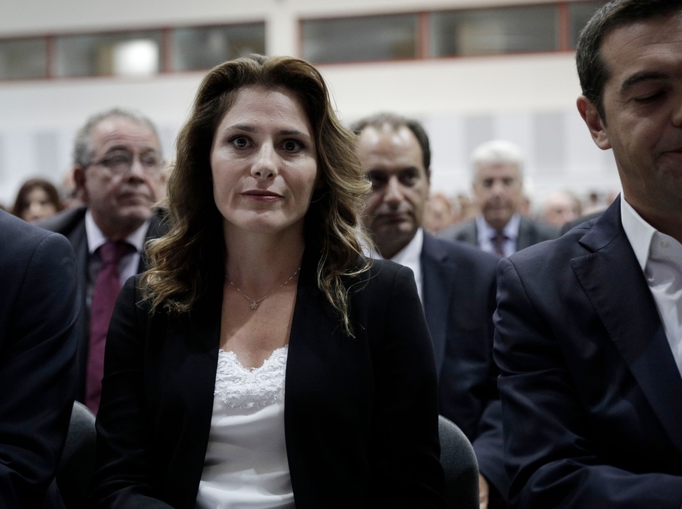 ΝΤΡΟΠΗ ΝΤΡΟΠΗ ΝΤΡΟΠΗ! Η ΑΣΤΕΦΑΝΩΤΗ ΤΟΥ ΑΛΕΞΗ ΤΣΙΠΡΑ ΤΩΡΑ ΣΤΗ… (ΕΙΚΟΝΕΣ ...