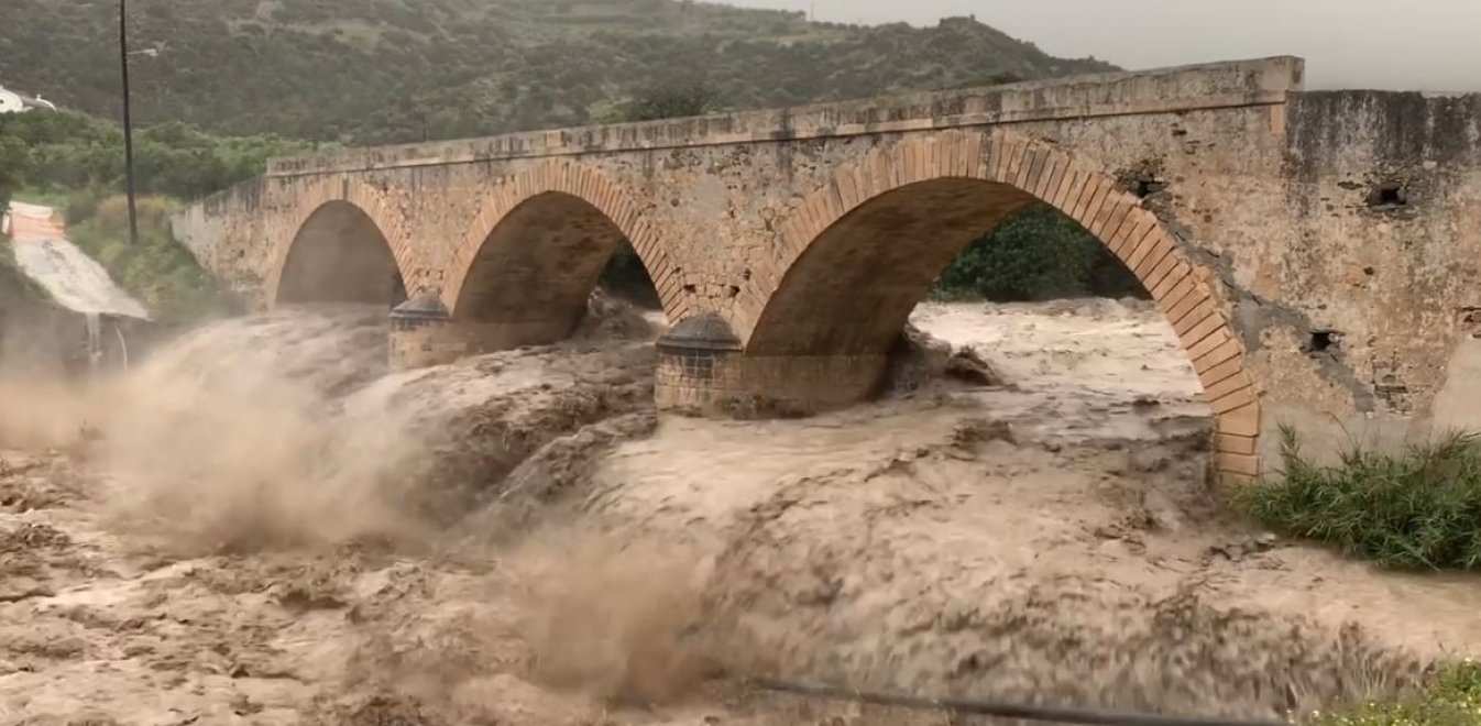 ΚΑΡΔΙΟΧΤΥΠΙΑ ΣΤΗ ΚΡΗΤΗ: ΝΕΕΣ ΚΑΤΑΣΤΡΟΦΕΣ ΜΕ ΚΑΘΙΖΗΣΕΙΣ, ΠΛΗΜΜΥΡΕΣ ΚΑΙ ...