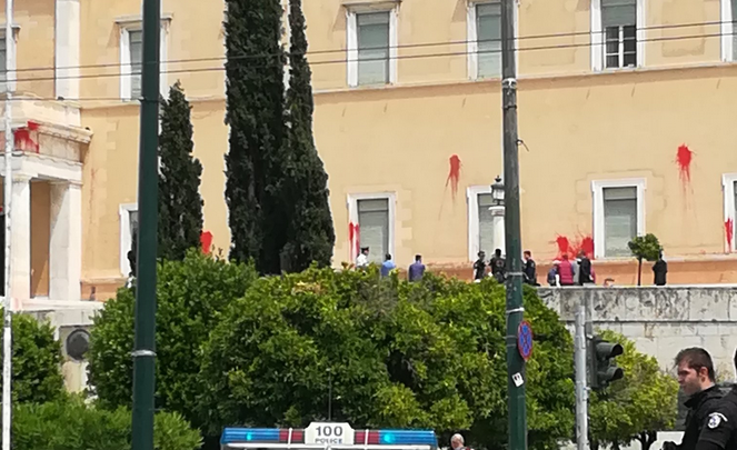 (ΑΝΑΝΕΩΜΕΝΟ): ΠΑΝΙΚΟΣ ΣΤΟ ΚΕΝΤΡΟ ΤΗΣ ΑΘΗΝΑΣ! Ο ΡΟΥΒΙΚΩΝΑΣ ΕΠΙΤΕΘΗΚΕ ΣΤΗ ...