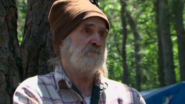 Προσπαθήστε να μην δακρύσετε! Άστεγος Άντρας Βλέπει Τους Αστυνομικούς ...