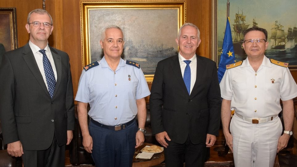 ΠΑΡΑΙΤΗΣΗ «ΒΟΜΒΑ» ΣΤΟ ΥΠΟΥΡΓΕΙΟ ΕΘΝΙΚΗΣ ΑΜΥΝΑΣ! ΤΑ ΒΡΟΝΤΗΞΕ Ο ...