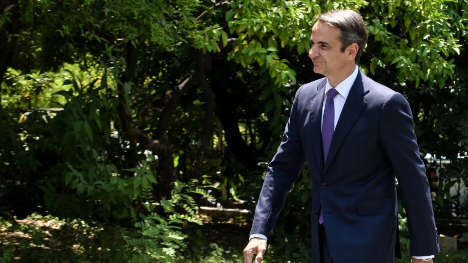 ΤΡΕΜΕΙ Η ΚΑΡΔΟΥΛΑ ΜΑΣ! ΑΡΜΑΔΑ 51 ΥΠΟΥΡΓΩΝ ΠΙΣΩ ΑΠΟ ΤΟΝ ΜΗΤΣΟΤΑΚΗ. ΚΑΙ ...