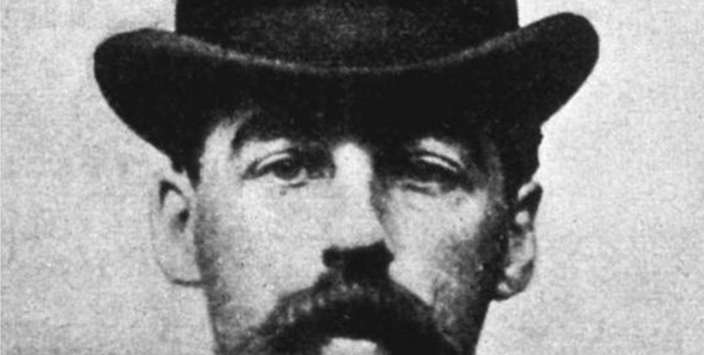 Σκότωσε 200 ανθρώπους μετατρέποντας το σπίτι του σε “παγίδα θανάτου ...