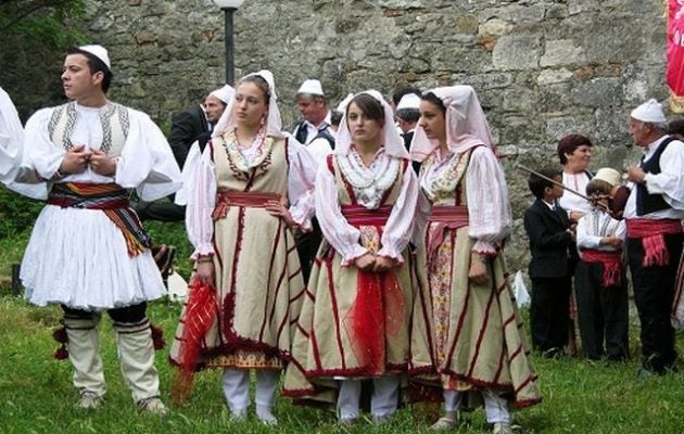 Η Αλβανία καταρρέει πληθυσμιακά! Σε 80 Χρόνια θα έχει «αδειάσει ...