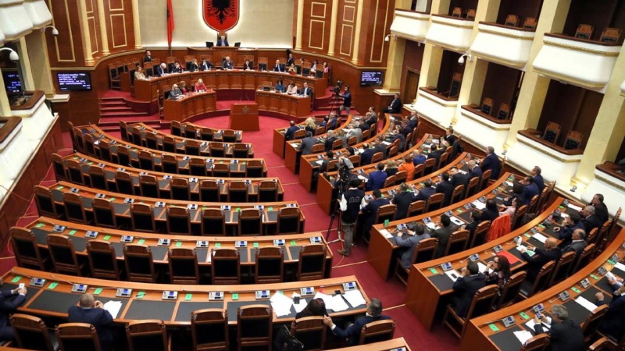 ΔΕΙΤΕ ΤΙ ΛΕΕΙ Ο ΠΡΕΖ@ΚΙΑΣ! Αλβανός βουλευτής μιλά για αλβανικά χωριά ...