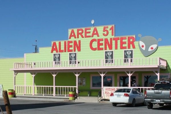 Αυξήθηκαν τα μέτρα ασφαλείας: «Η Area 51 έχει μυστικά που πρέπει να ...
