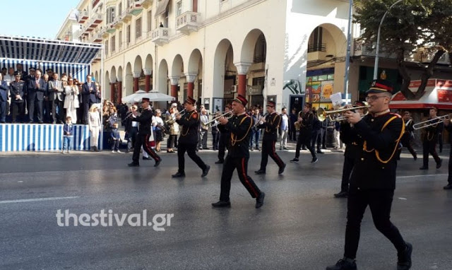 «Μακεδονία Ξακουστή» από τη Φιλαρμονική του Παπαφειου στην παρέλαση της ...