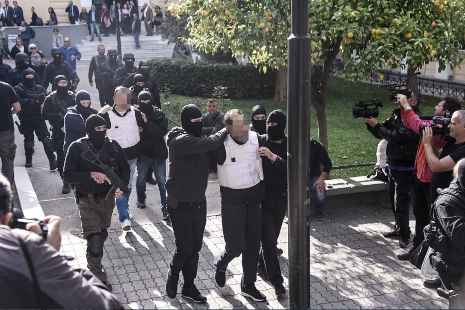 «ΚΟΛΑΣΗ» ΣΤΗΝ ΕΥΕΛΠΙΔΩΝ – ΣΥΓΚΡΟΥΣΗ ΜΕ ΤΑ ΜΑΤ, ΧΗΜΙΚΑ ΚΑΙ ΚΡΟΤΟΥ ΛΑΜΨΗΣ ...