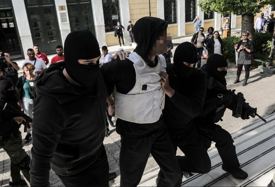 «ΚΟΛΑΣΗ» ΣΤΗΝ ΕΥΕΛΠΙΔΩΝ – ΣΥΓΚΡΟΥΣΗ ΜΕ ΤΑ ΜΑΤ, ΧΗΜΙΚΑ ΚΑΙ ΚΡΟΤΟΥ ΛΑΜΨΗΣ ...