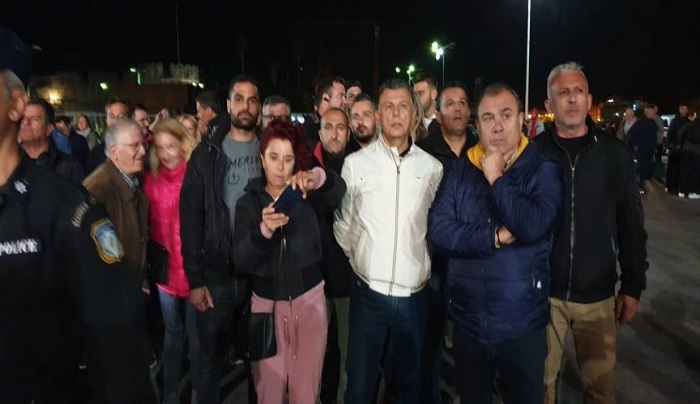 ΕΠΑΝΑΣΤΑΣΗ ΣΤΗΝ ΚΩ! ΜΕ ΜΠΟΥΛΝΤΟΖΕΣ ΚΑΙ ΦΟΡΤΗΓΑ ΟΙ ΈΛΛΗΝΕΣ ΣΤΟ ΛΙΜΑΝΙ ...