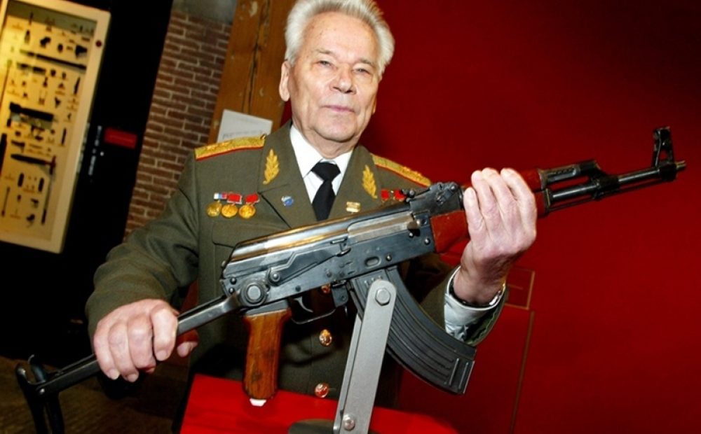 Mιχαήλ Καλάσνικοφ. Ο αυτοδίδακτος οπλουργός που έπνιξε την ανθρωπότητα ...