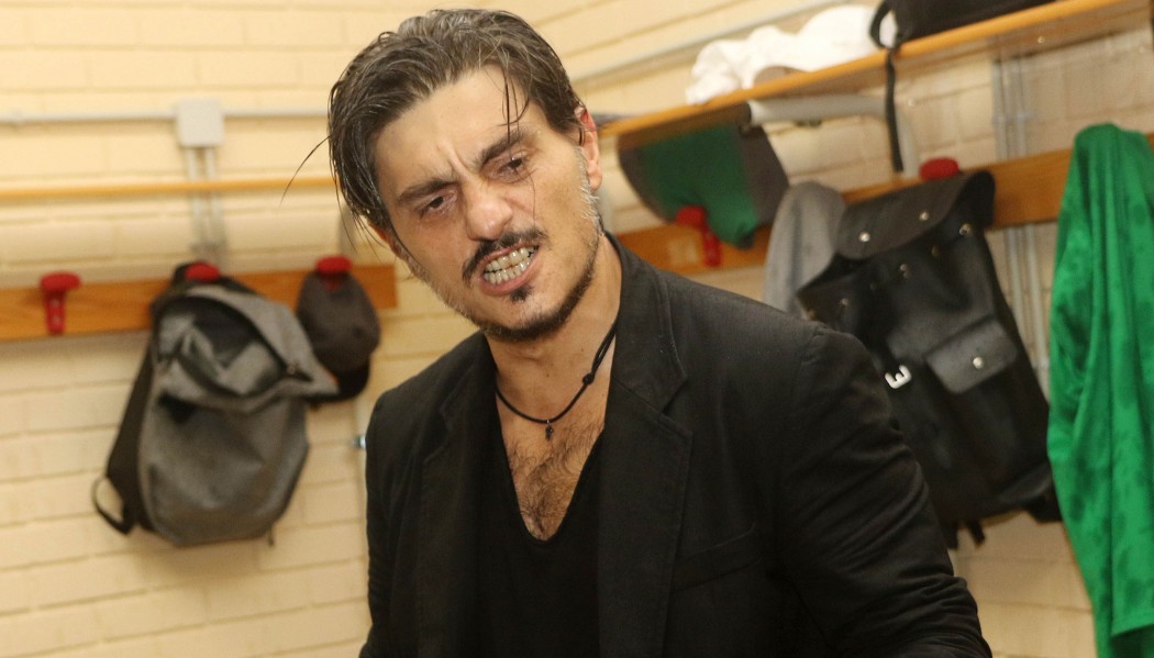 Τελικός Λιγκ Καπ: Κουκουλοφόροι επιτέθηκαν σε φίλο του Δ. Γιανακόπουλου ...